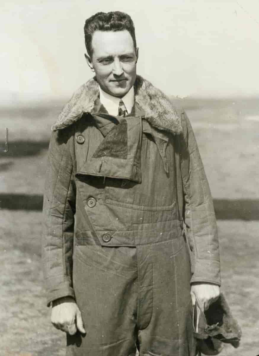 30. A Terra é Oca. Almirante Richard E. Byrd